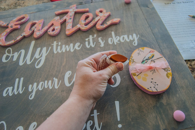 Easter Sign DIY – The Everything Housewife