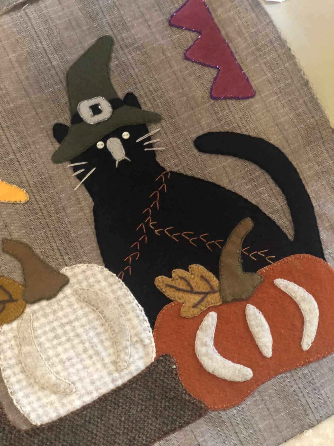 Halloween Wool Wall Hanging – The Everything Housewife