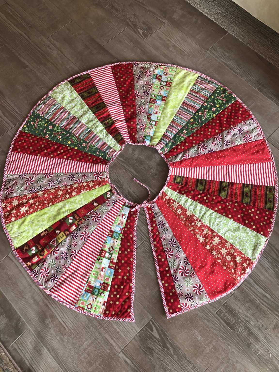 Handmade Christmas Tree Skirt – The Everything Housewife