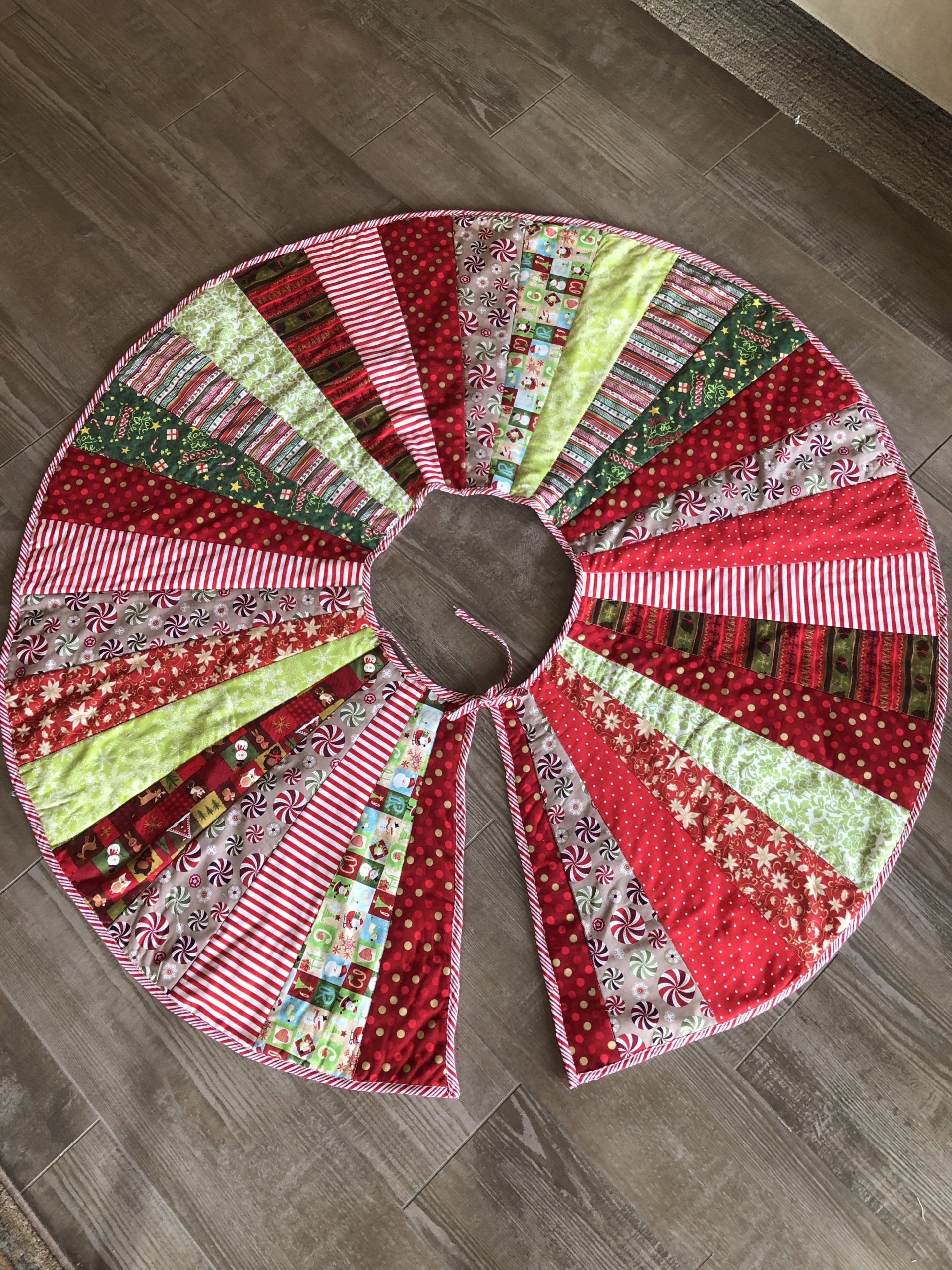Handmade Christmas Tree Skirt – The Everything Housewife