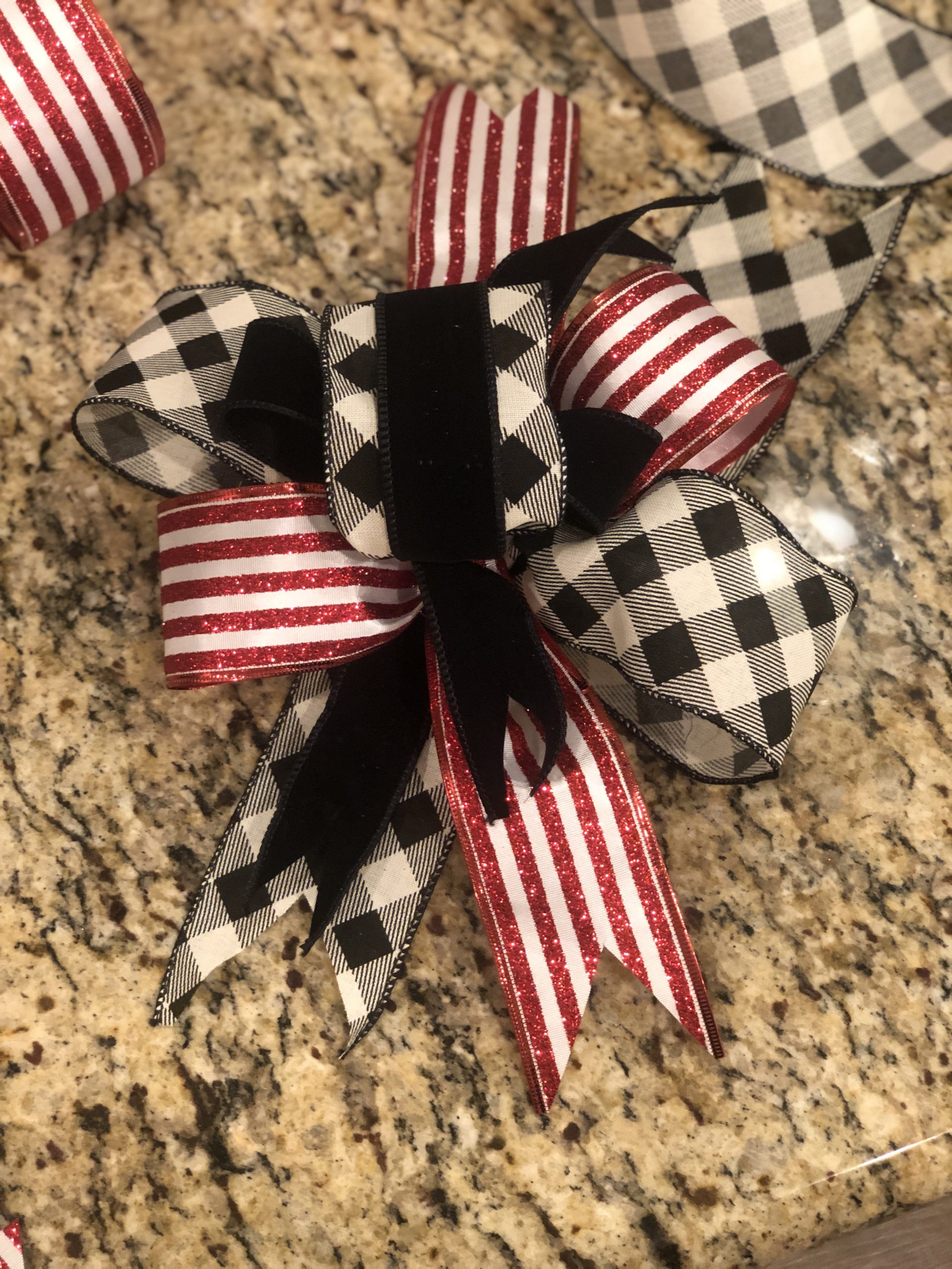 How To Make A Spectacular Bow! – The Everything Housewife